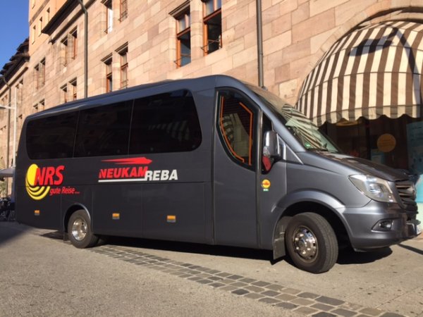 Bus mit Fahrer mieten | Chauffeurservice in Nürnberg 🚌 - NEUKAM-REBA