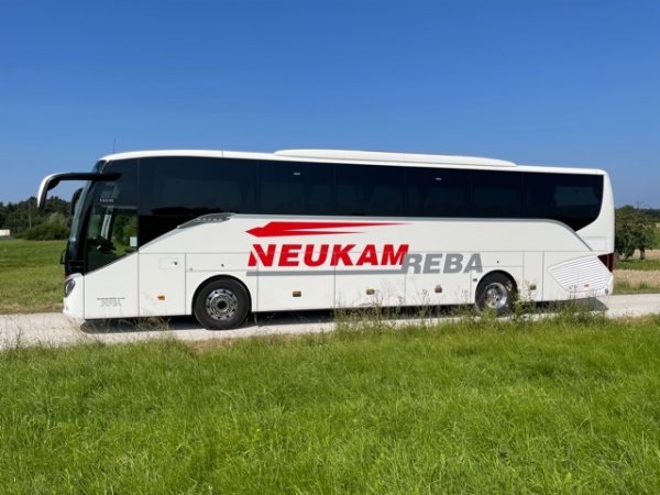 Bus mit Fahrer mieten | Chauffeurservice in Nürnberg 🚌 - NEUKAM-REBA